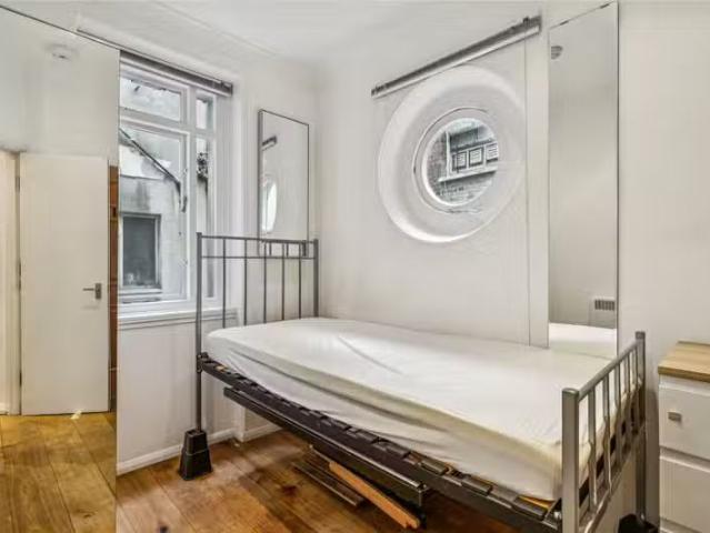 Unique 1 BA property to let in Prince of Wales Terrace, London.