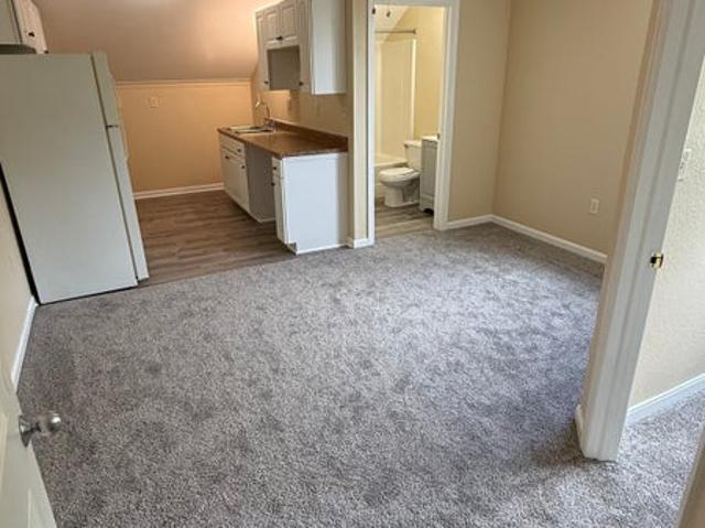 Cozy 1 bed bath apartment available Now