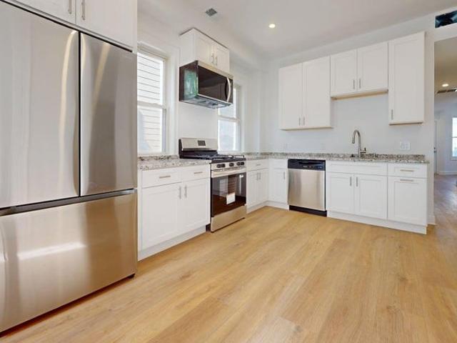 Cozy 1 Bed Bath Room in all MALE 3BR 2.5BA | Avai