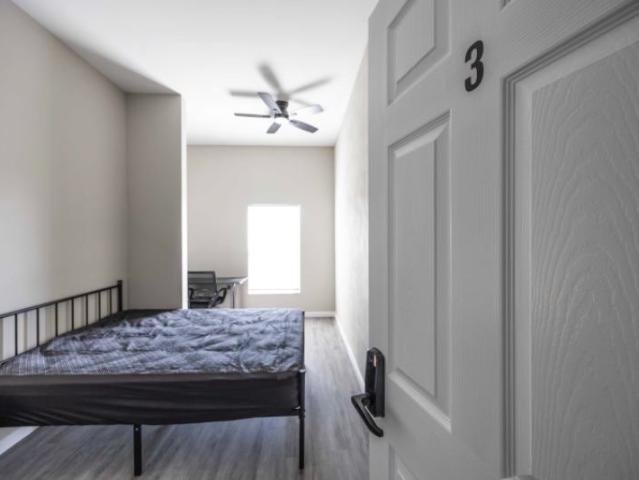 Cozy 1 Bed Bath Room in Cape Coral | Available 17