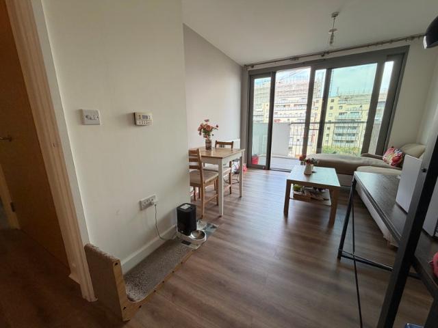 Cozy 1 Bed Home in Royal Docks | Short Term Stay
