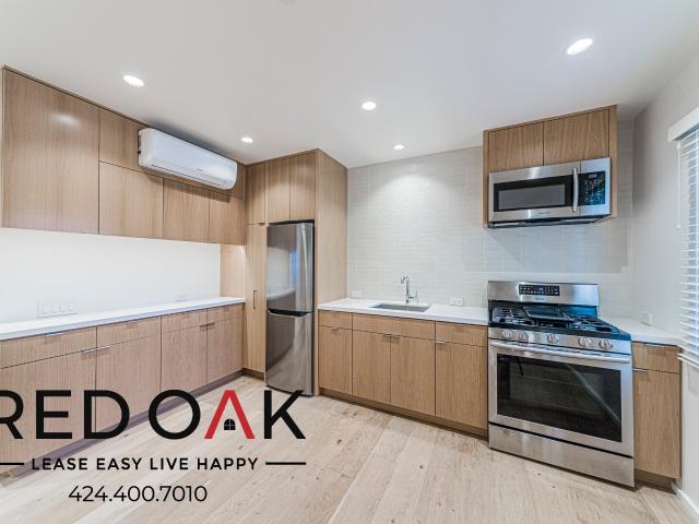 Cozy 1 Bed with In Unit Laundry and Stainless Steel Appliances ~ In Sunset Park!