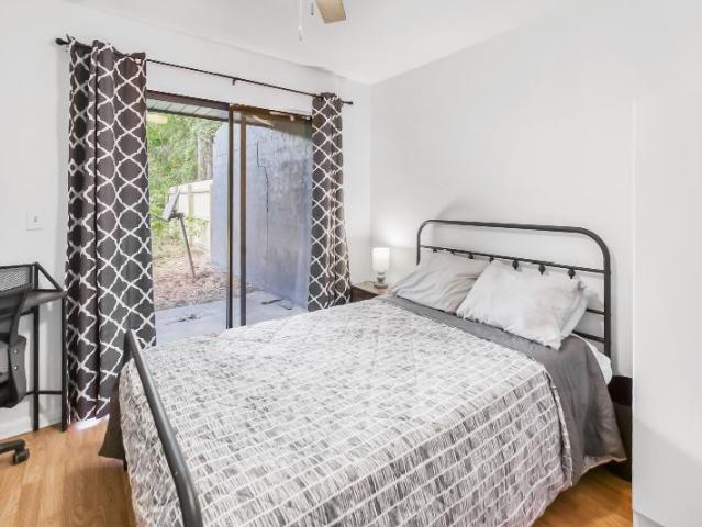 Cozy 1 Bed 1 Bath Room in Gainesville Townhouse f