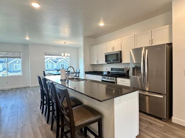 Cozy 1 Bedroom Townhouse Room in Saratoga Springs