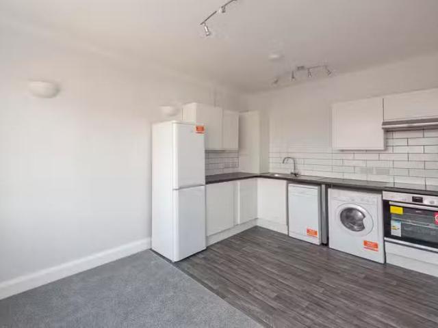 Deal! 1 bedroom apartment for rent in Flora Grove, St. Albans.