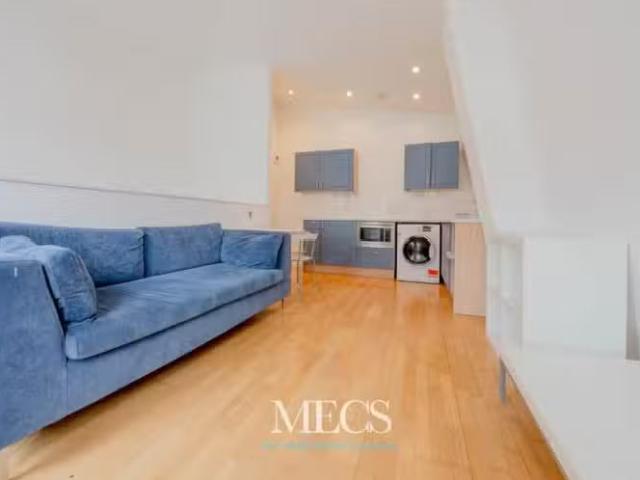 Rental! 1 bedroom apartment for rent in Sun House, 9 Bennetts.