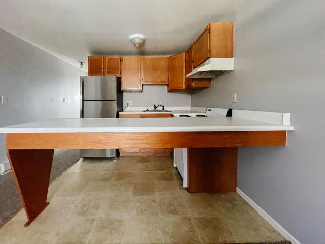 Campus View Pet Friendly 1 Bedrooms with On Site Laundry between Wabash College & Downtown