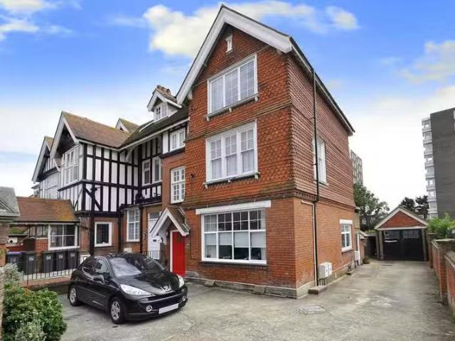 Charming 1 bedroom flat for rent in Bath Road, Worthing, BN11