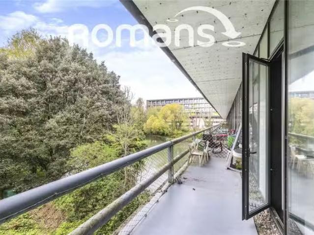 For Rent! 1 bedroom flat for rent in Lake Shore Drive, Bristol.