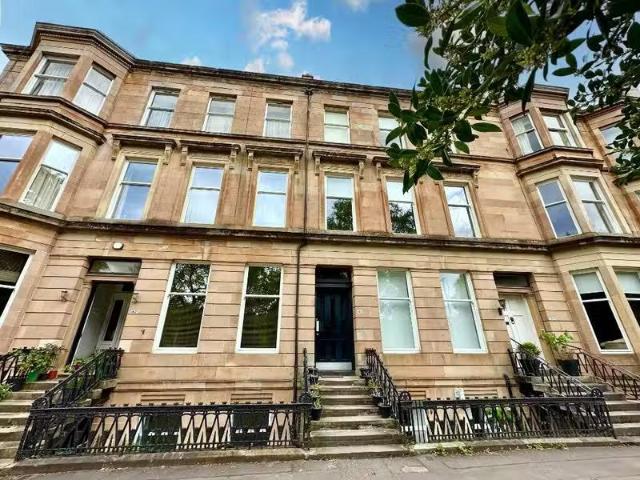 For Rent! 1 bedroom flat for rent in Queens Drive Room 2, Qu.