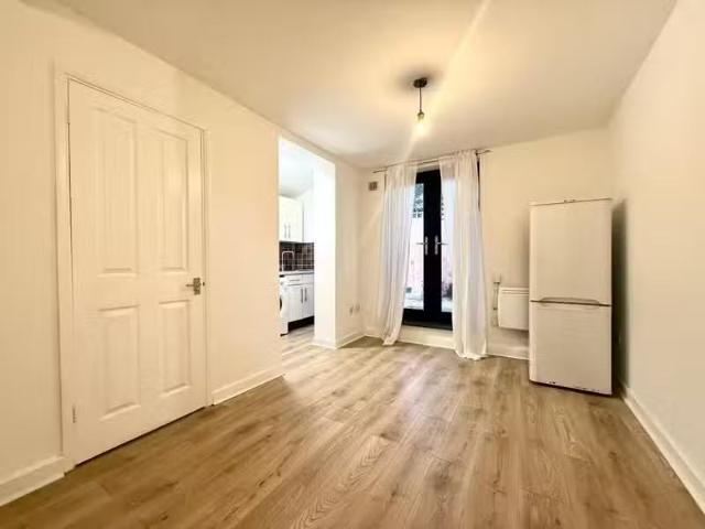 Rental! 1 bedroom flat for rent in Victoria Street, St. Albans.