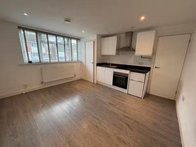 Deal! 1 bedroom flat for rent in Woolaston Avenue, Cardiff Cit.