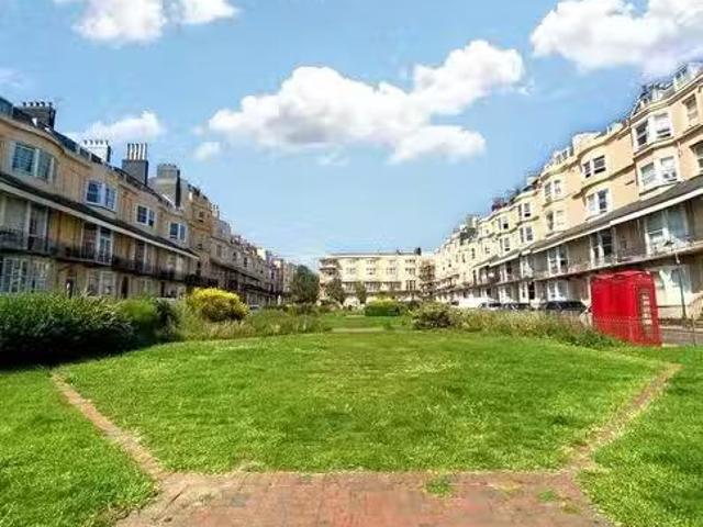 Just in! 1 bedroom Flat to rent, Bedford Square, Brighton, BN1.