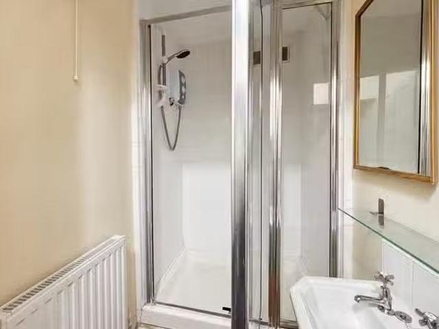 Cozy 1 bedroom house for rent in Pembroke Road Leigh Woods, Br.