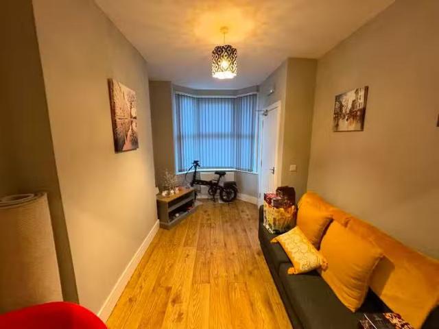 Unique 1 bedroom house of multiple occupation for rent in Pros.