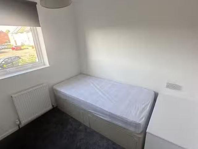 Rental! 1 bedroom house share for rent in Cyril Child Close,.