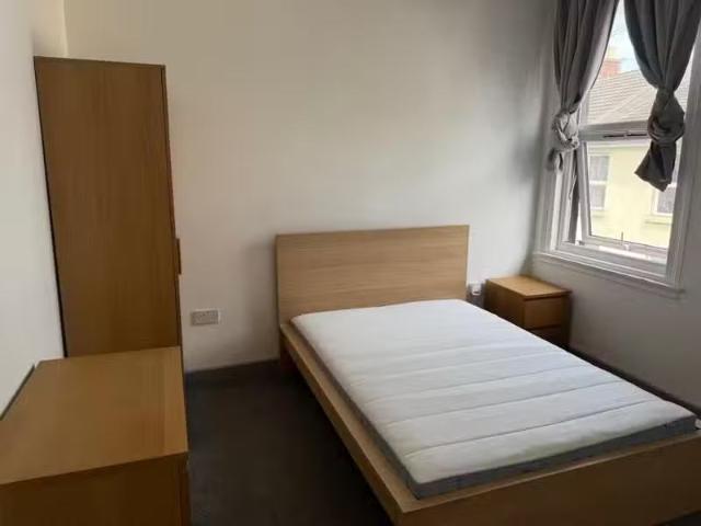 Cozy 1 bedroom house share for rent in Room 7, Alexandra Parad.