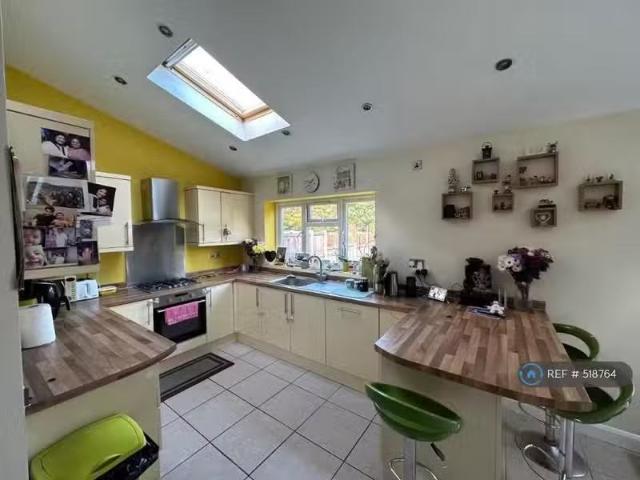 Nice 1 bedroom house share for rent in Stanway Road, Shirley.