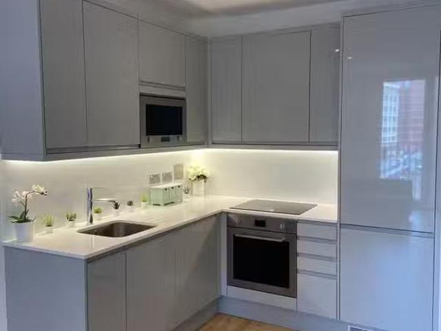 Cozy 1 bedroom property for rent in West Timber Yard, 146 Hurs.