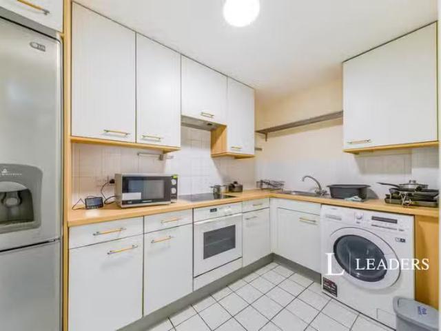 Deal! 1 bedroom property for rent in Dorchester Court, AL1