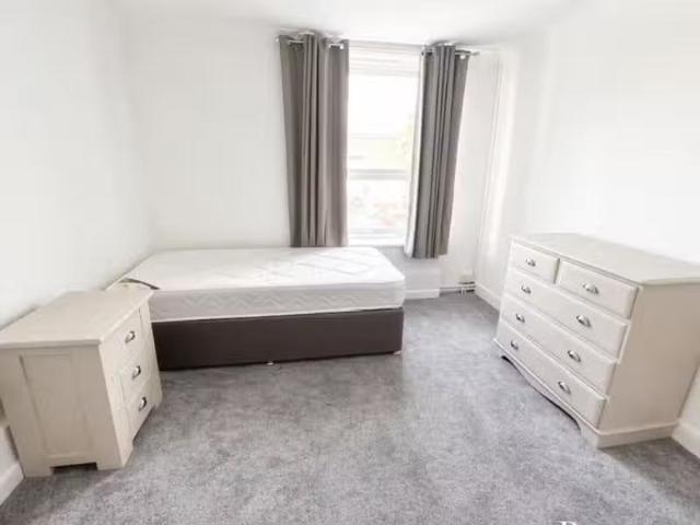 For Rent! 1 bedroom property for rent in Military Road, Colche.