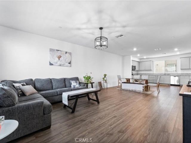 Cozy 1 Bedroom Rental_Furnished Townhome in a Gat