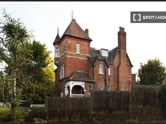 Cheap 1 BR 3 bedroom apartment for rent in London