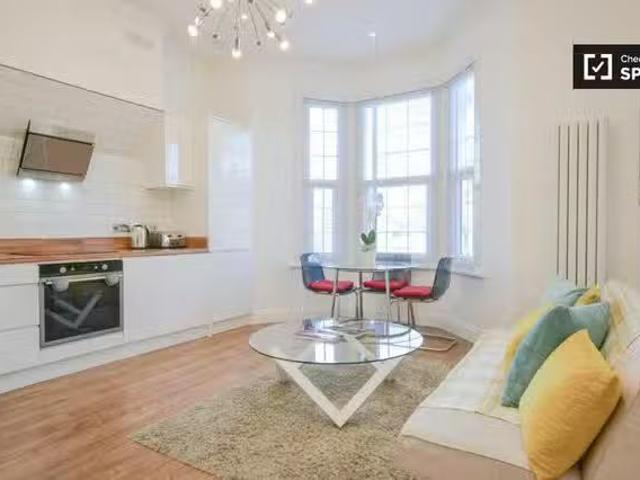 Cheap 1 BR 1 bedroom flat to rent in West Ham, London