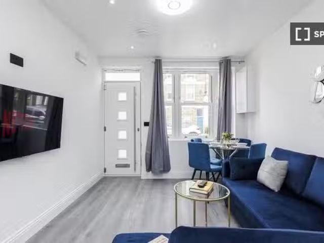 Cheap 1 BR 2 bedroom apartment for rent in London