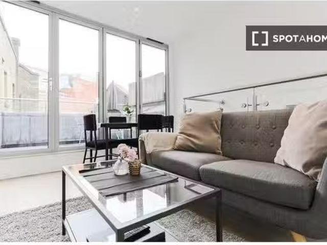 Unique 1 BR 2 bedroom penthouse for rent in London