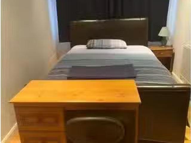 Cheap 1 BR Cozy room to rent in 4 bedroomhouse in Croydon, Lon.