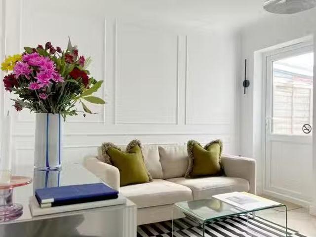 Cozy 1 BR Cardigan Road, Reading