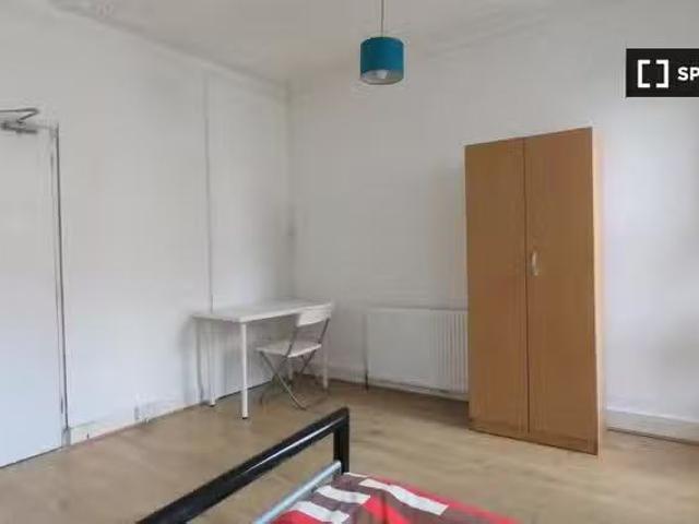 Just in! 1 BR Chic room in 6 bedroom flat in Haringey, London