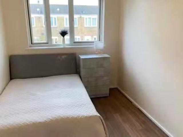 New 1 BR Amina Way, London