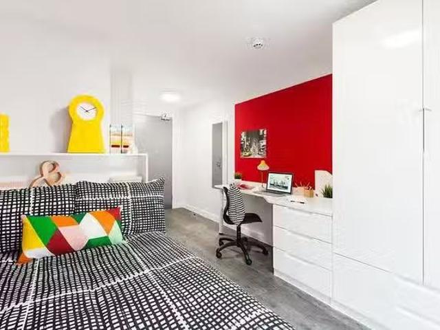 Cheap 1 BR Arofan House Classic Ensuite
