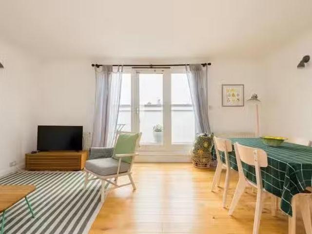 Cozy 1 BR Gloucester Avenue, London