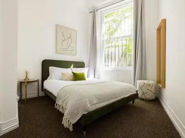 Charming 1 BR Eardley Crescent, London