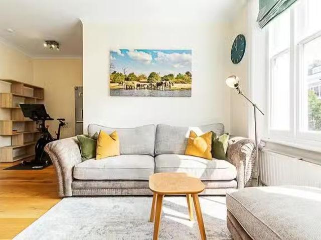 Cozy 1 BR Eardley Crescent, London