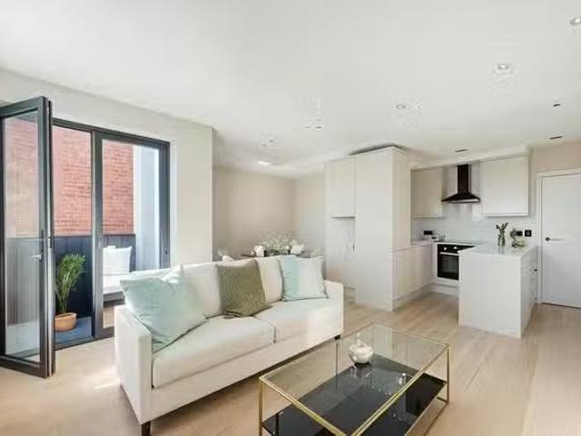 New 1 BR Elm Grove, London
