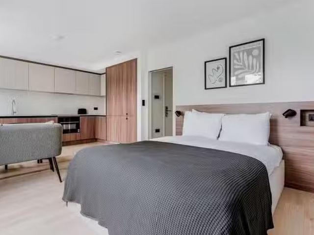 Cheap 1 BR Elsham Road, Holland Park Studio 1 Bath
