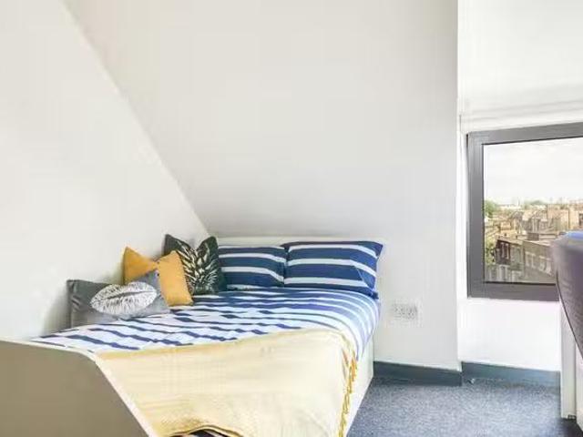 Unique 1 BR Fulham Palace Studio, London Bronze Studio