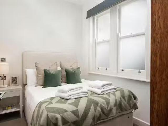 For Rent! 1 BR Kensington Court, London