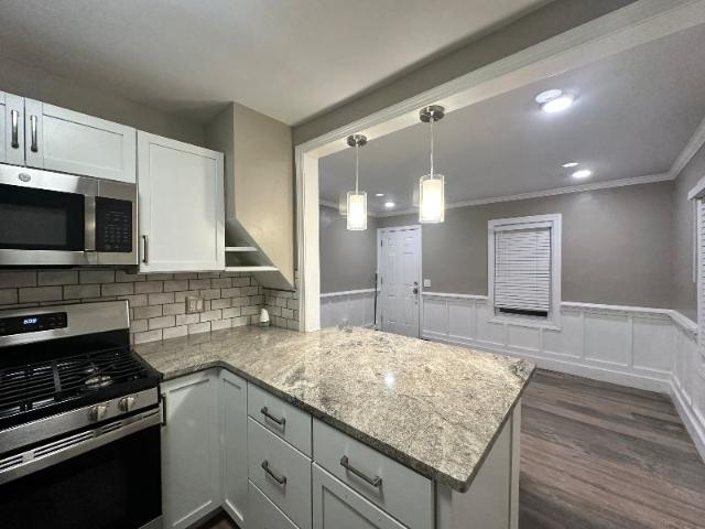 Cozy 1 BR house in quiet neighborhood
