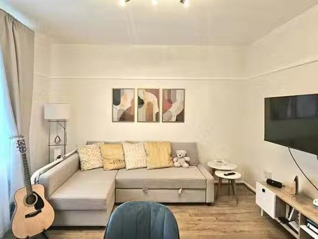 Deal! 1 BR Holburne Road, London