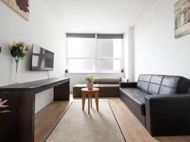 Nice 1 BR Halfords Lane