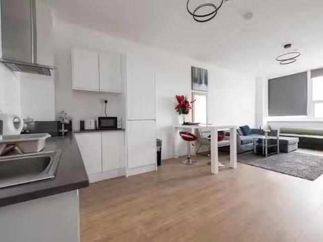 Unique 1 BR Halfords Lane