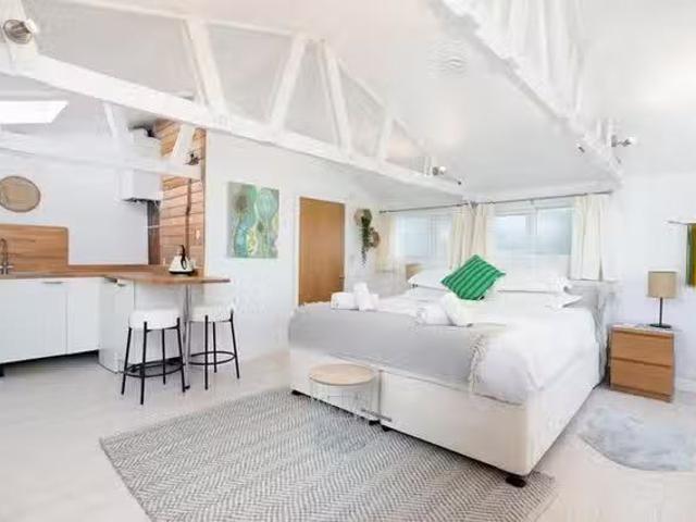 Rental! 1 BR Hillcraft Road