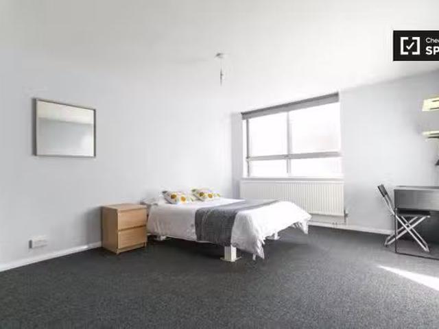 For Rent! 1 BR Inviting room to rent in 5 bedroom flat in West.