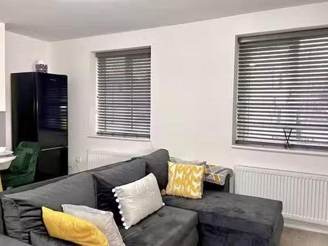 Deal! 1 BR Long Street