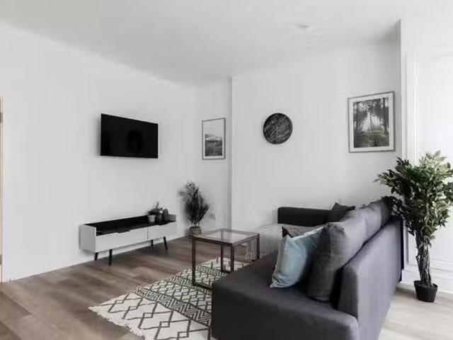 Nice 1 BR Longridge Road